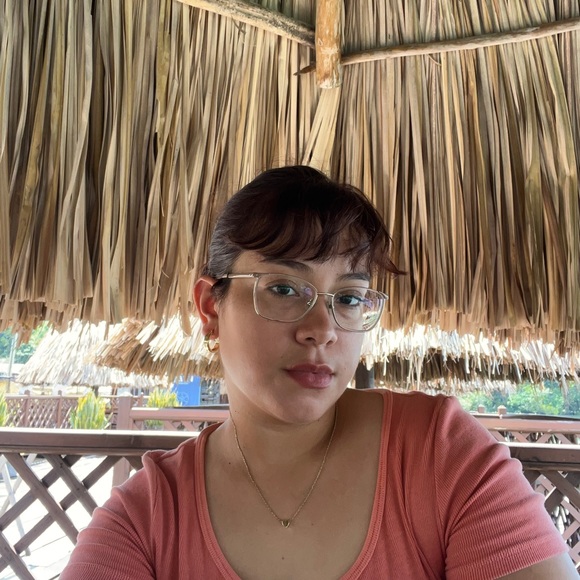 Irene's Closet (@irene_leiva) | Poshmark